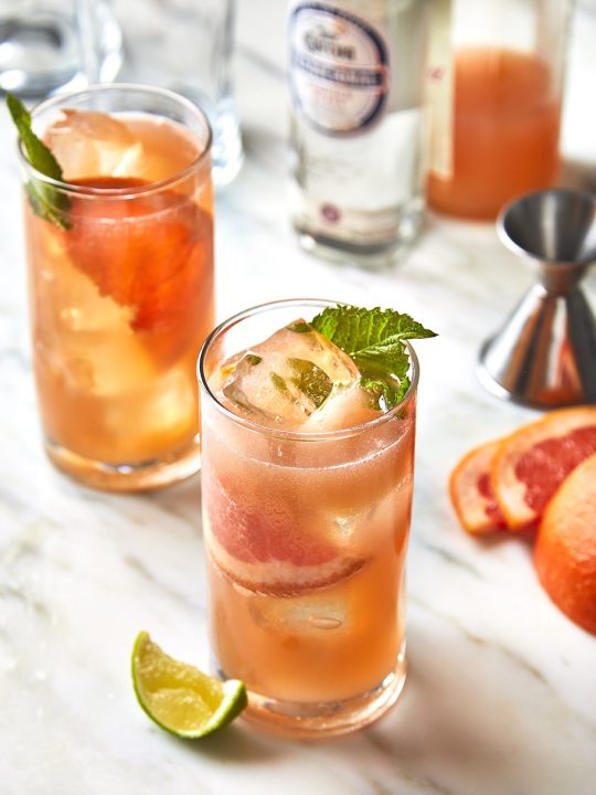 EASY GRAPEFRUIT SODA PALOMA (2 INGREDIENTS!)